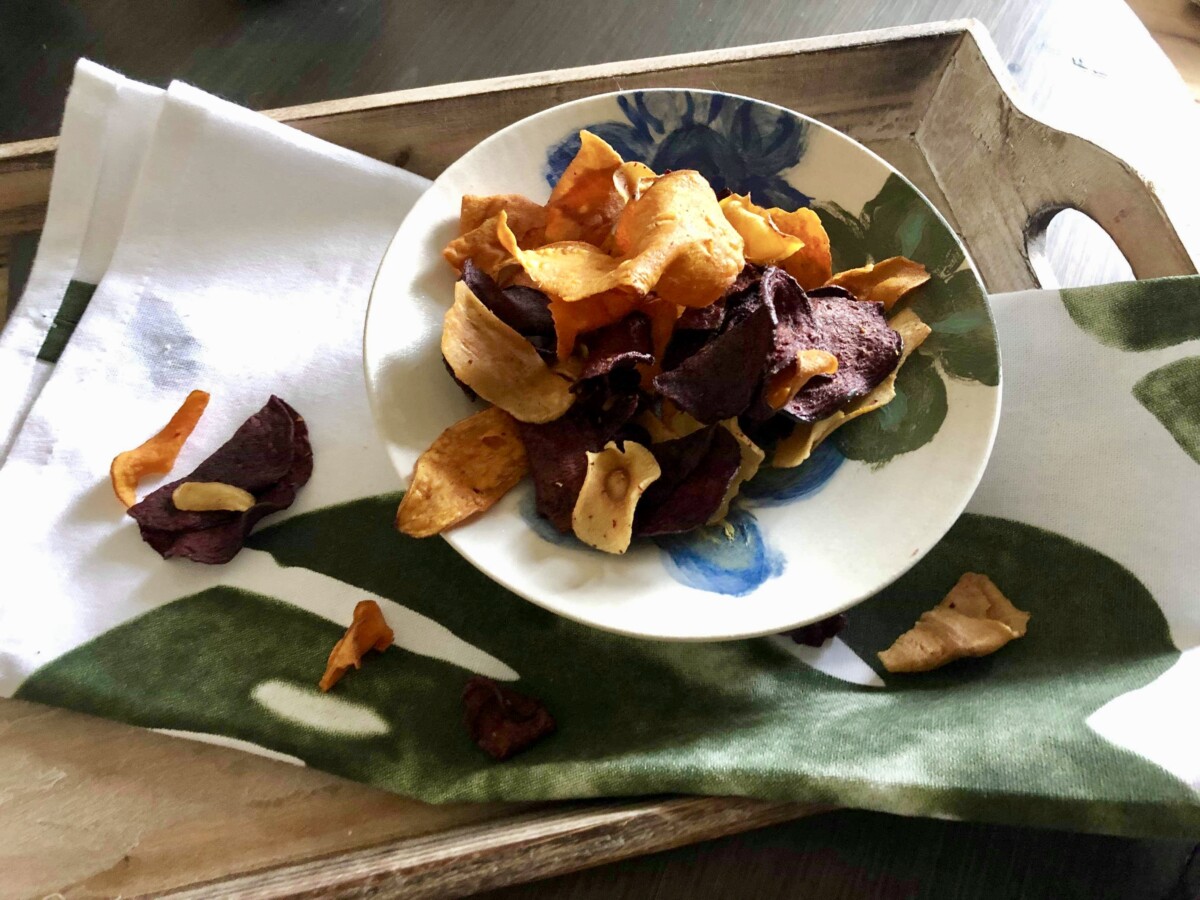 Crispy Root Veggie Chips with Sea Salt - Munchyesta