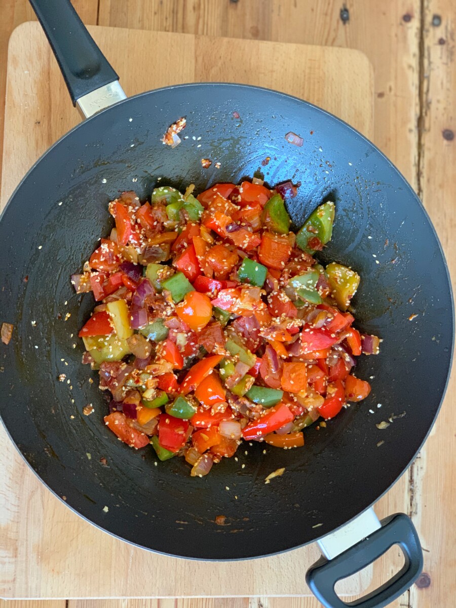 Easy Spicy BBQ Peppers Bowl - Munchyesta