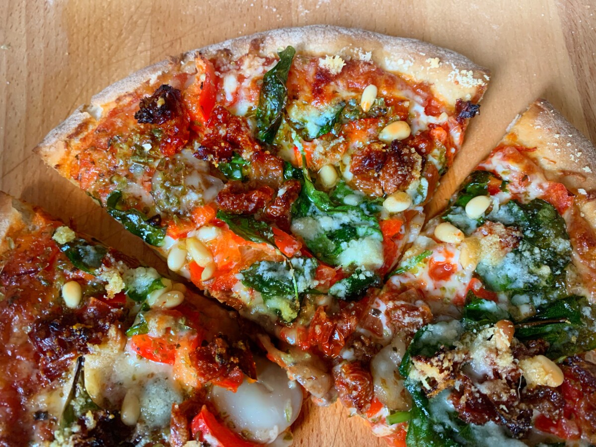 The Best Loaded Vegetarian Pizza - Munchyesta