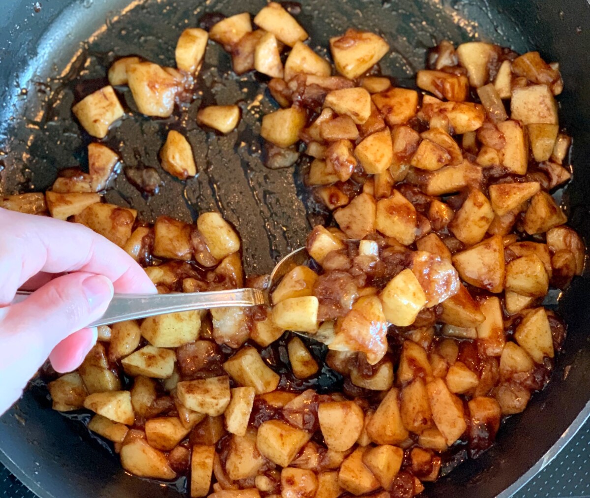 Delicious and Easy Apple Pie Pockets (vegan) - Munchyesta