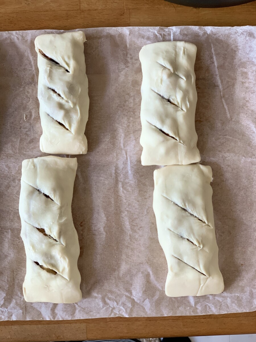 Delicious and Easy Apple Pie Pockets (vegan) - Munchyesta