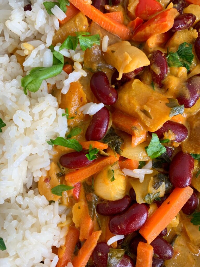 Easy Healthy Vegan Mango Stew - Munchyesta