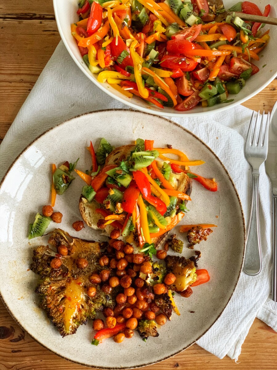 Easy Romanesco Broccoli Steaks (vegan) - Munchyesta
