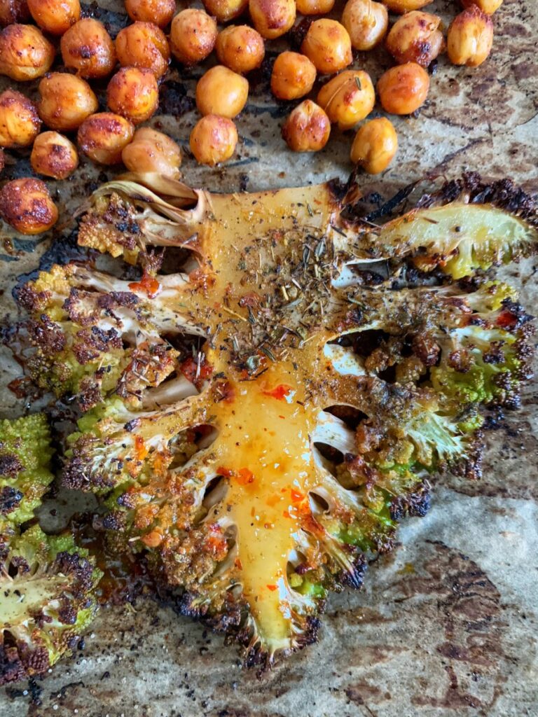 Easy Romanesco Broccoli Steaks (vegan) - Munchyesta