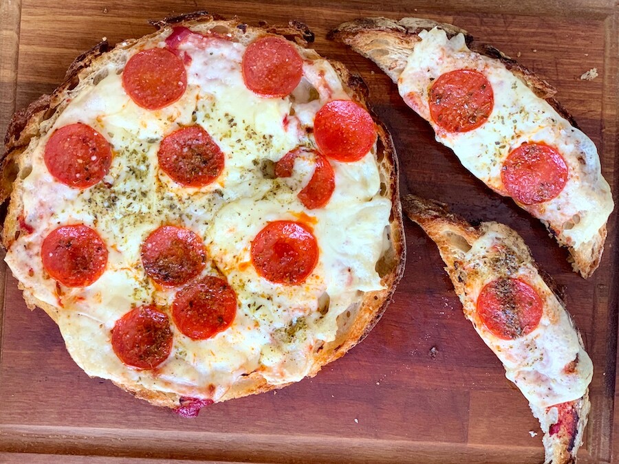 Easy Loaded Pizza Bread (vegan option) - Munchyesta