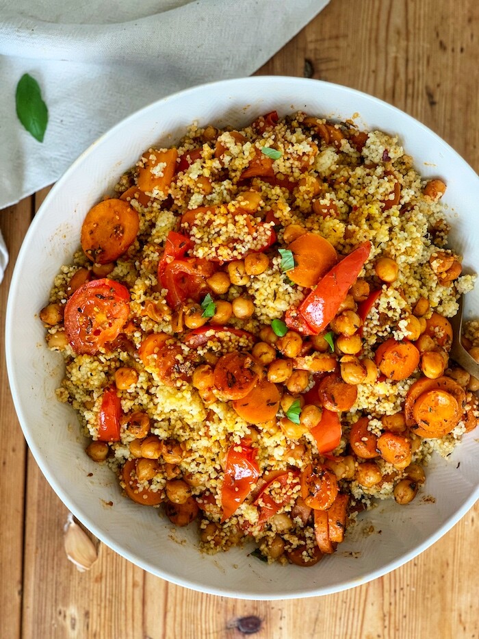 Easy Spicy Moroccan Crispy Chickpea Couscous - Munchyesta
