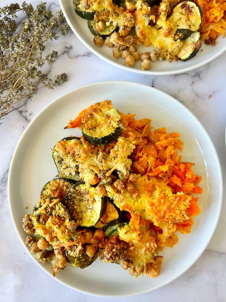 Crispy Zucchini sheet pan with mashed sweet potatoes recipe - Munchyesta