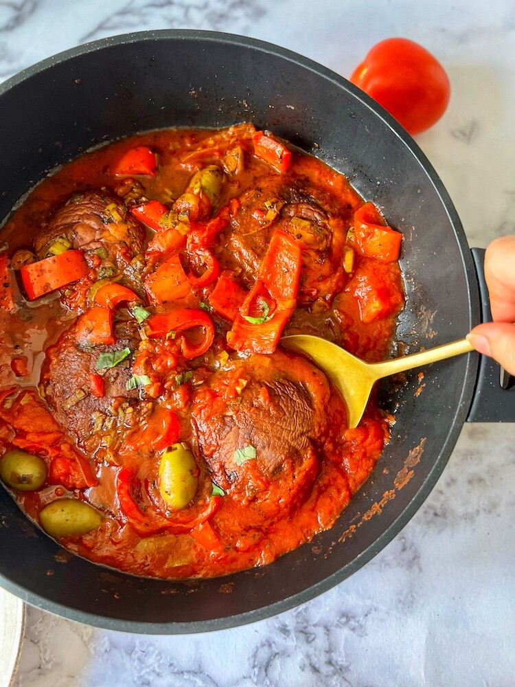 Vegan chicken-less Cacciatore recipe - Munchyesta