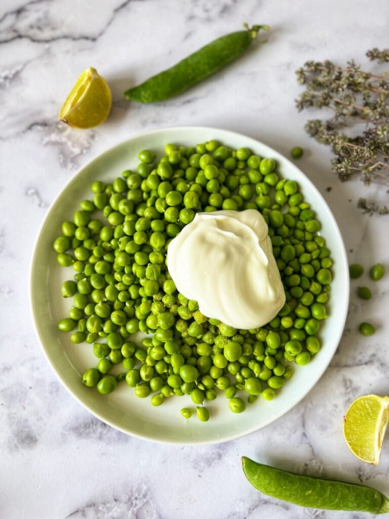 Easy healthy Creamy white pea dip with mint recipe - Munchyesta