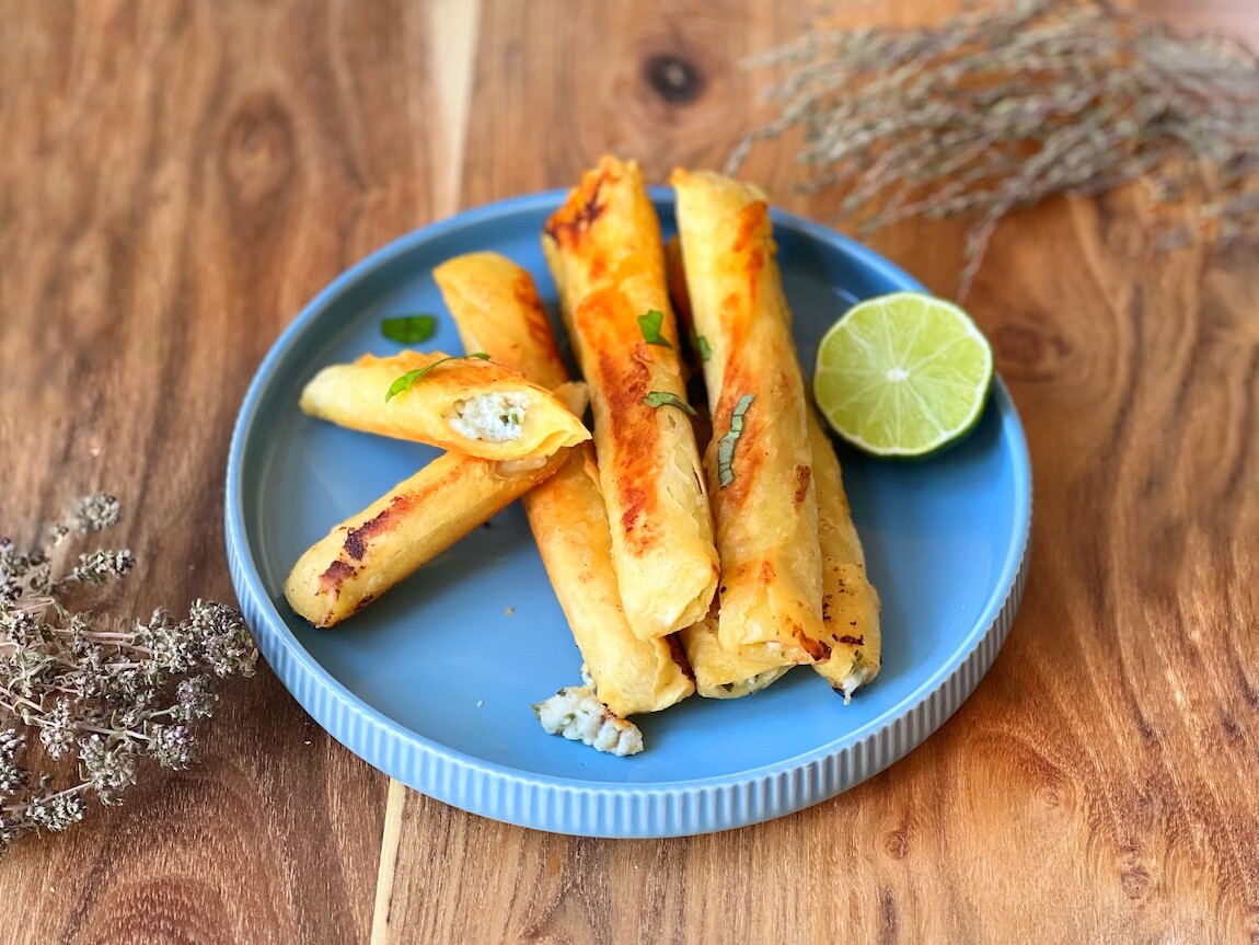 Easy Börek cheese rolls - Turkish Borek Sigara recipe - Munchyesta