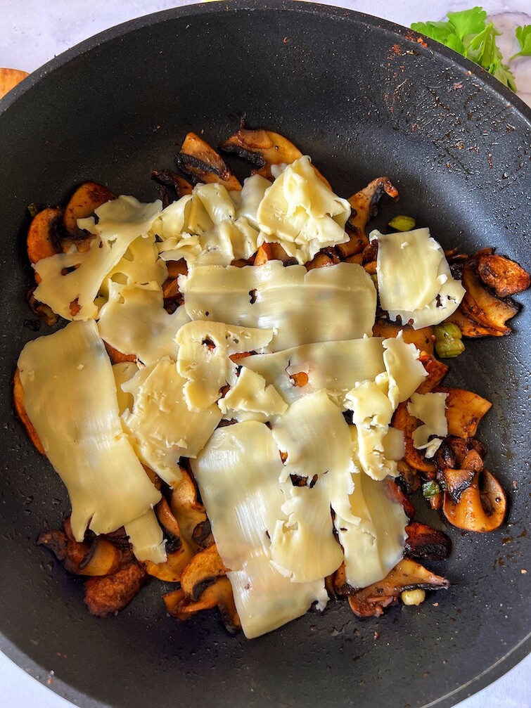 Best Easy Vegetarian Philly Cheese Steak Recipe - Munchyesta