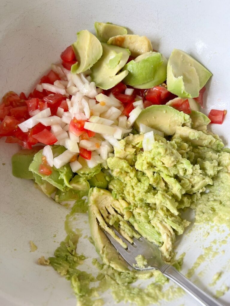 Easy avocado salsa vs creamy guacamole recipe guide - Munchyesta