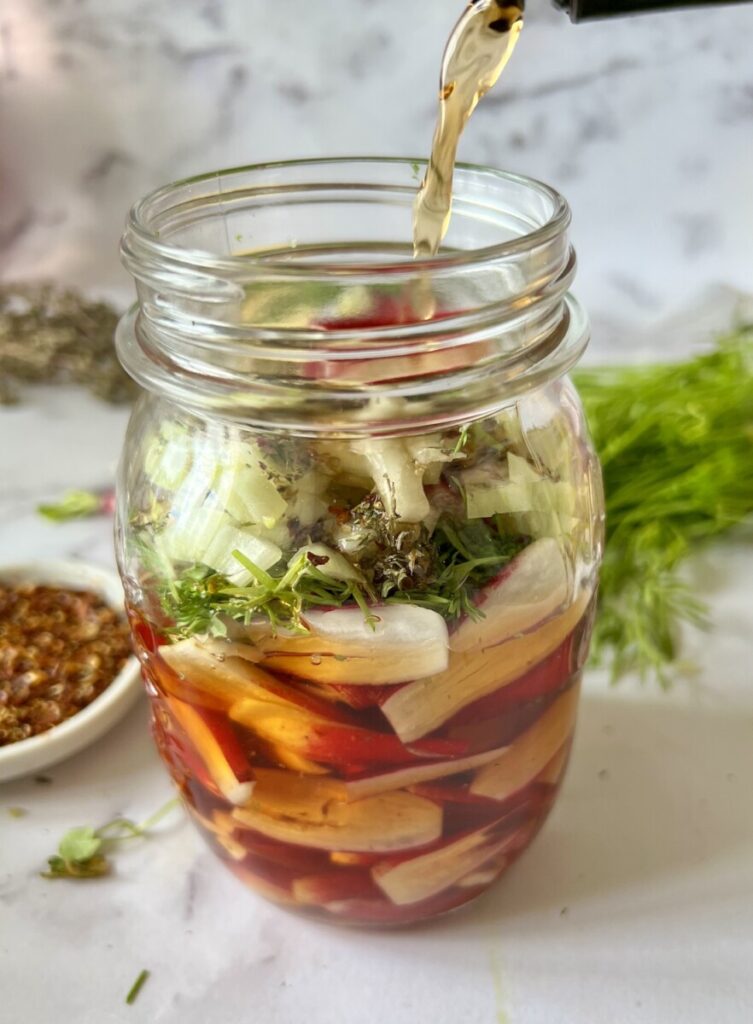 Quick Pickled radishes - easy radish canning recipe - Munchyesta