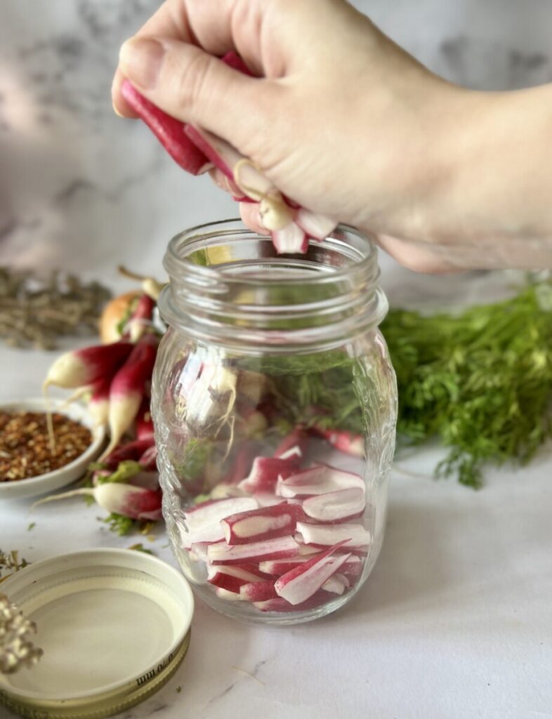 Quick Pickled radishes - easy radish canning recipe - Munchyesta