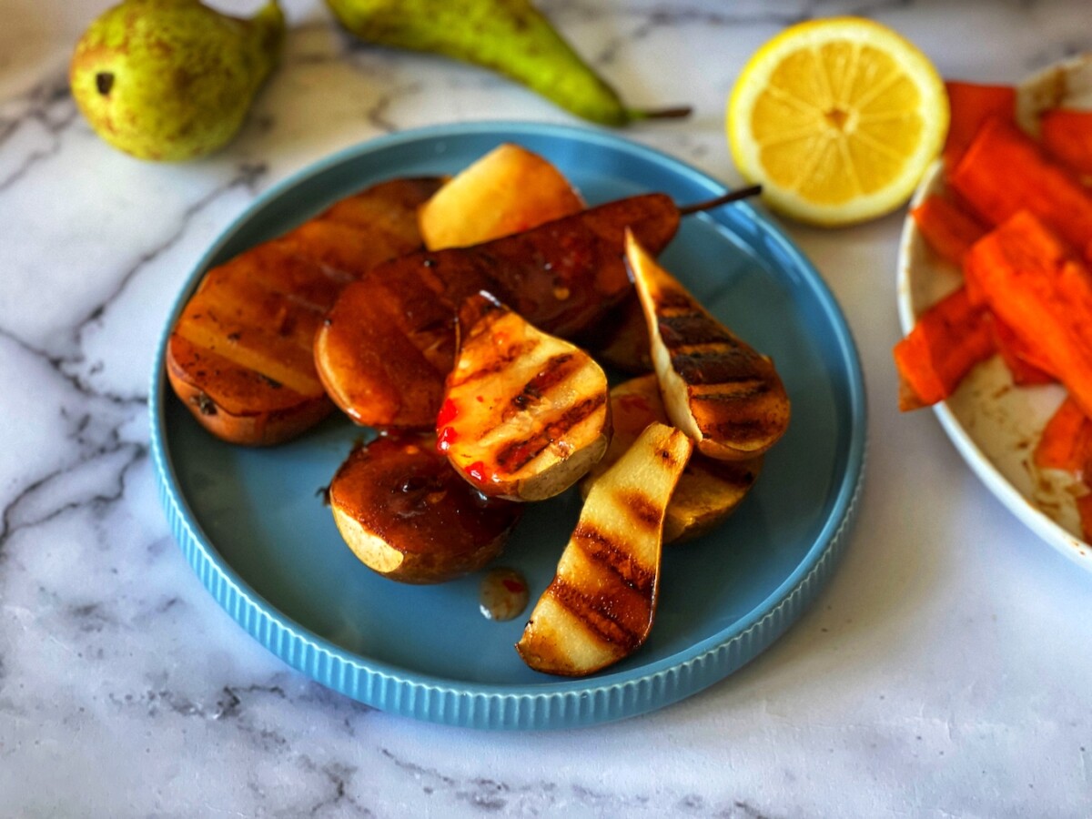 Easy Grilled Pear Recipe - Delicious vegan pears - Munchyesta