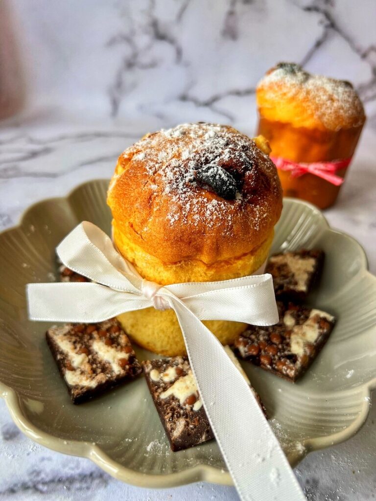 Easy Italian Christmas Cake: fluffy panettone recipe - Munchyesta