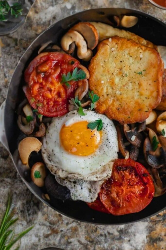 Full Irish fry-up with best Irish breakfast tomatoes - Munchyesta