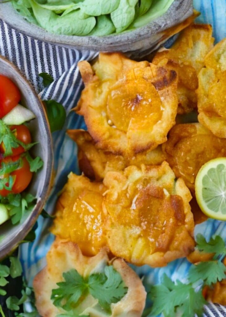 Amazing Patacones recipe (fried green plantains) - Munchyesta