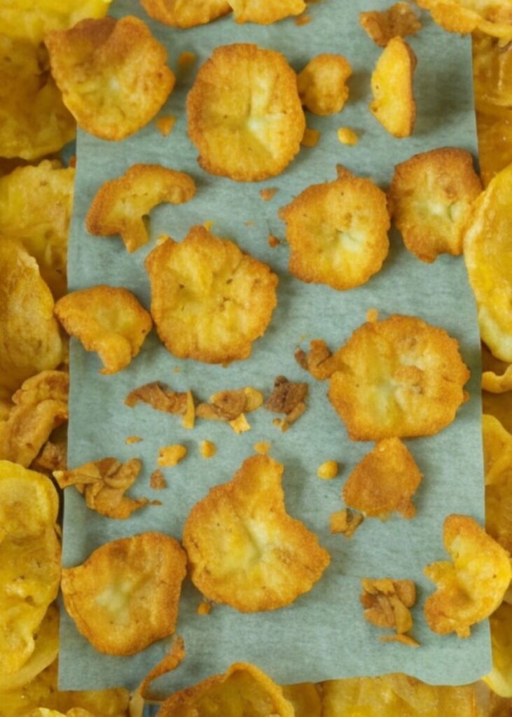 Amazing Patacones recipe (fried green plantains) - Munchyesta