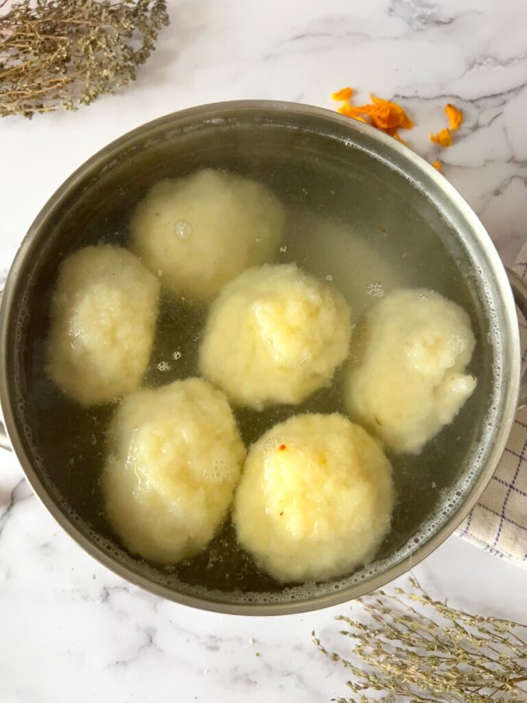 Easy German potato dumplings (Oma’s Kartoffelklöße) - Munchyesta
