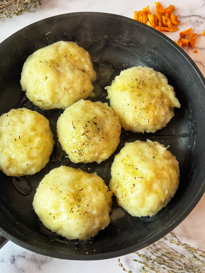 Easy German potato dumplings (Oma’s Kartoffelklöße) - Munchyesta