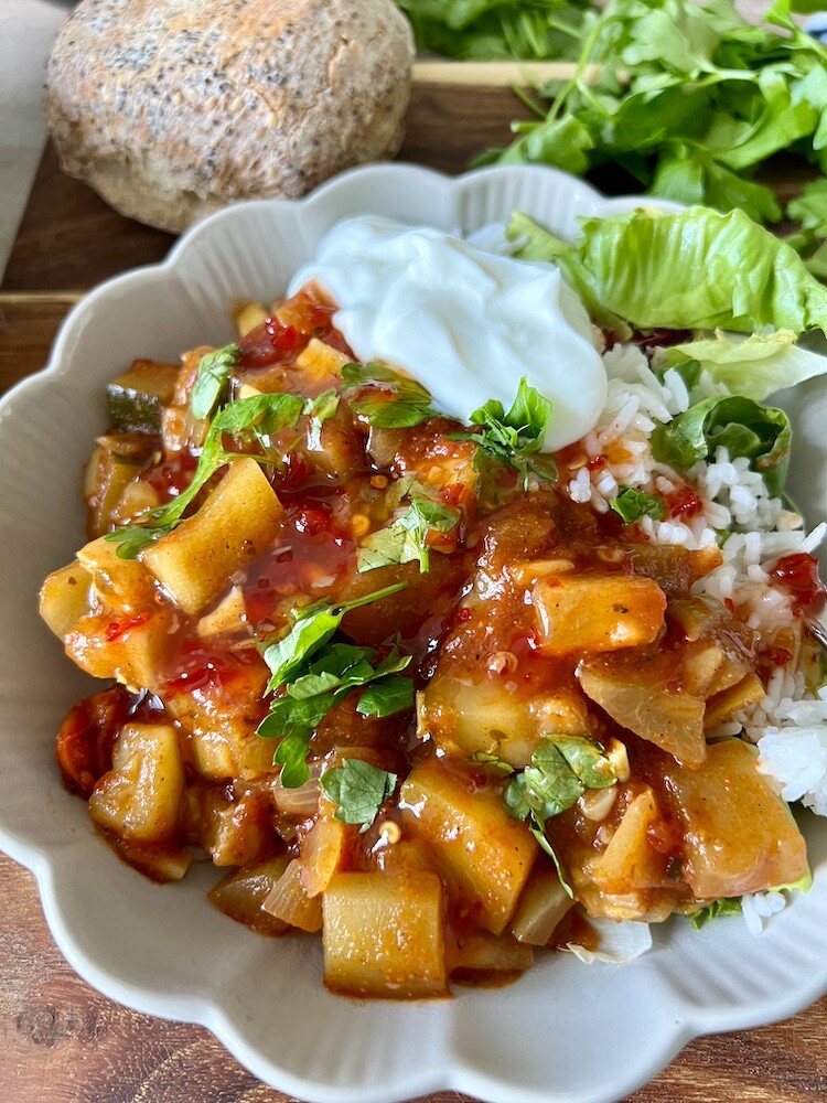 Lauki Sabzi: A Delicious and Easy Vegan Indian Curry Recipe - Munchyesta