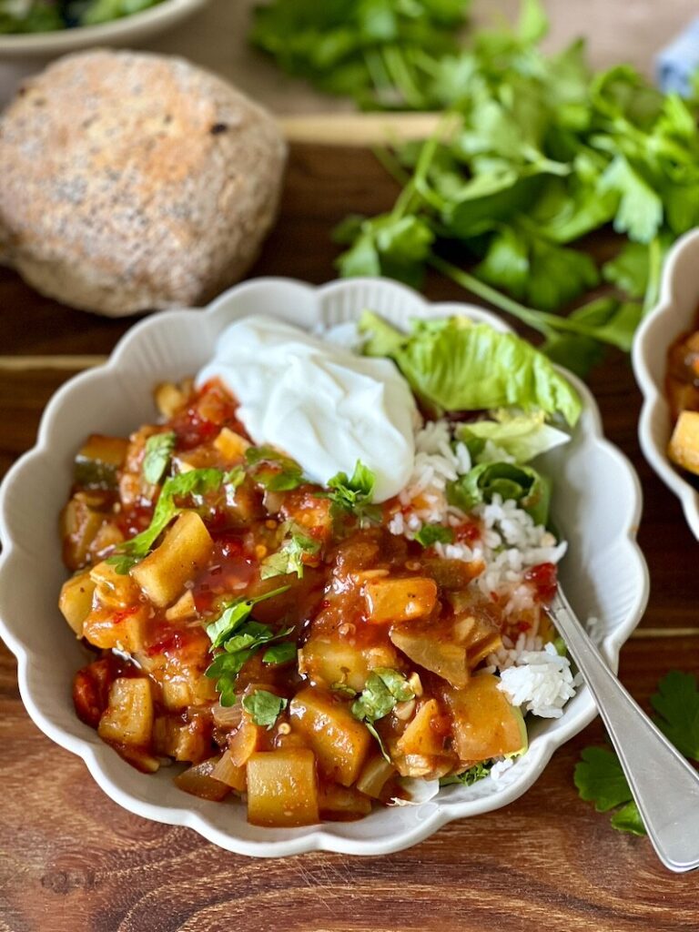 Lauki Sabzi: A Delicious and Easy Vegan Indian Curry Recipe - Munchyesta