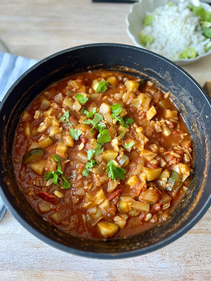 Lauki Sabzi: A Delicious and Easy Vegan Indian Curry Recipe - Munchyesta