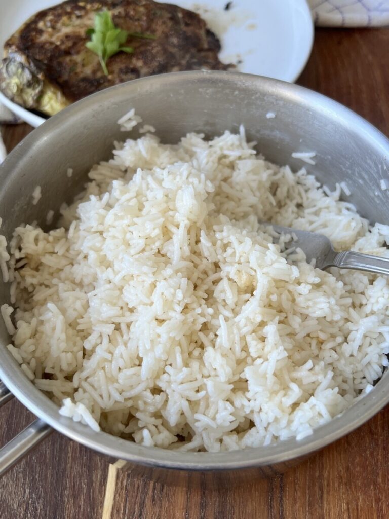 How to cook Steamed Basmati rice recipe + rice cooker - Munchyesta